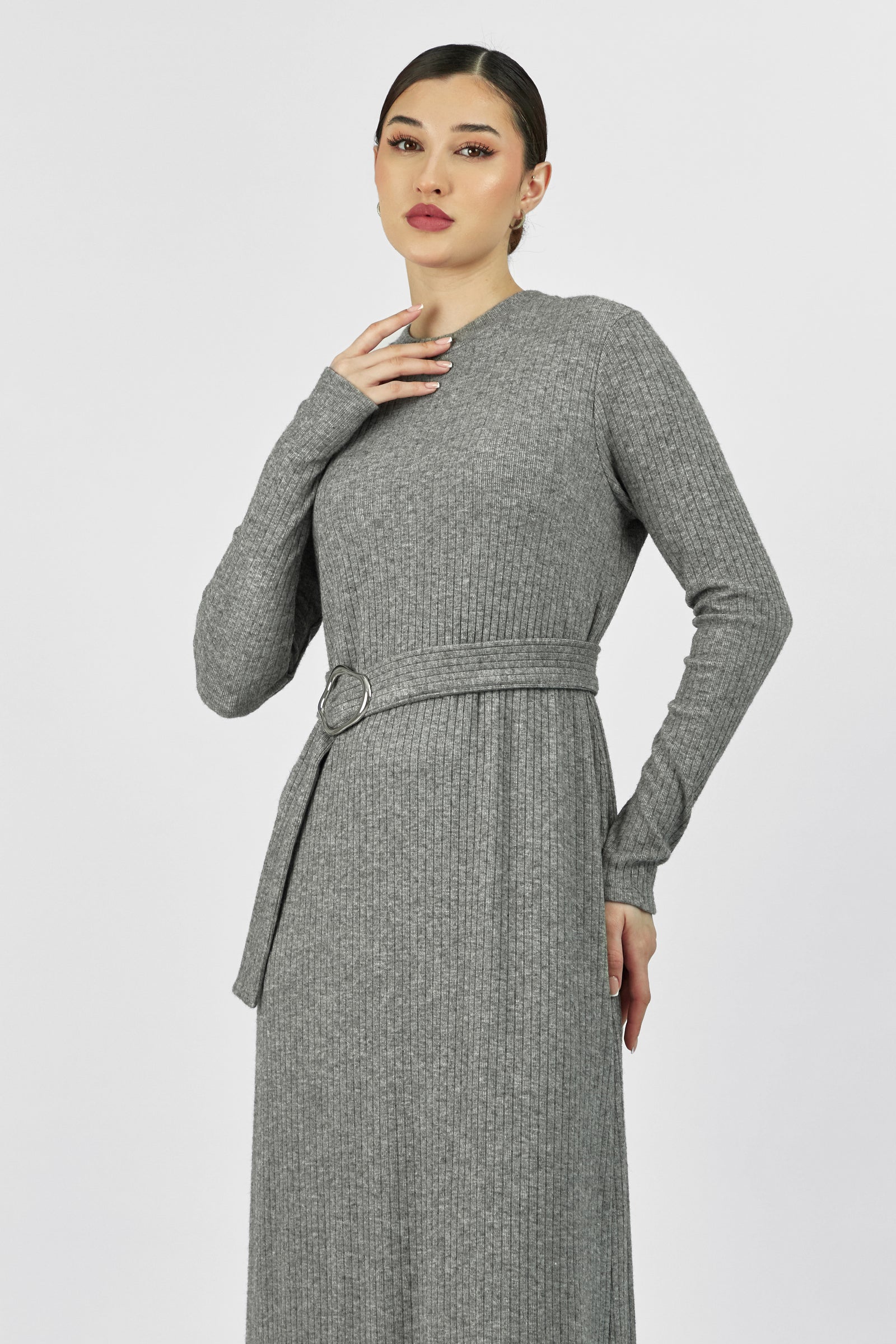 FARES | Minimal and modest clothing